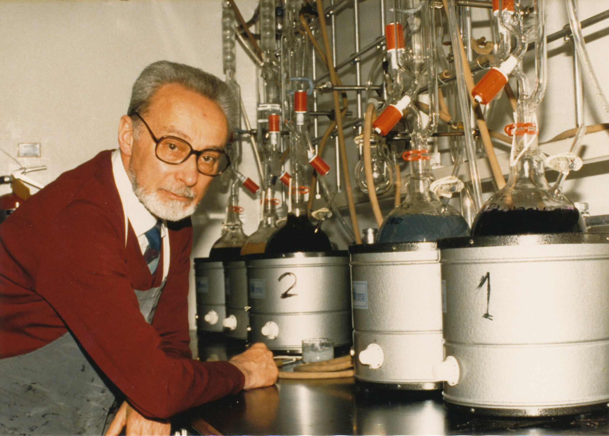 Primo Levi: il ricordo di un grande uomo, scrittore e chimico del 900 ...