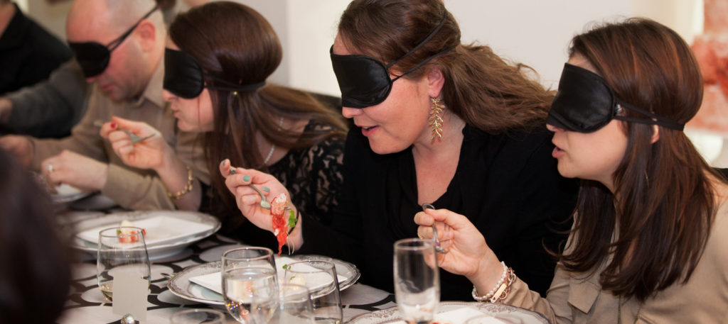 Sensorial Dinner a “Una radio per un aiuto”