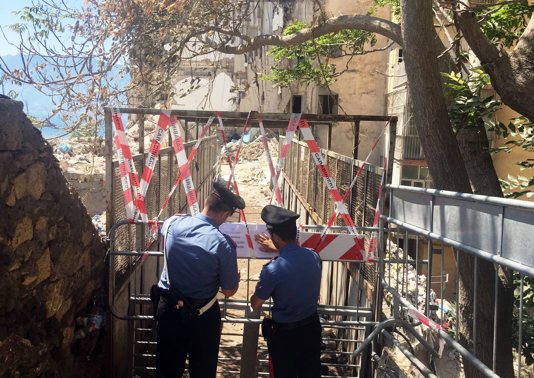 Crollo Torre Annunziata: Tragico Bilancio Otto Vittime (video) Crollo Torre Annunziata: Tragico Bilancio Otto Vittime (video)