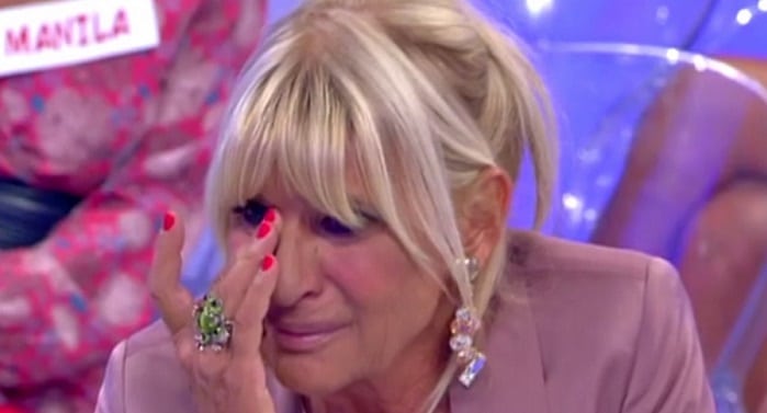 Uomini e Donne trono over: Gemma lascia lo studio in lacrime Uomini e Donne trono over: Gemma lascia lo studio in lacrime