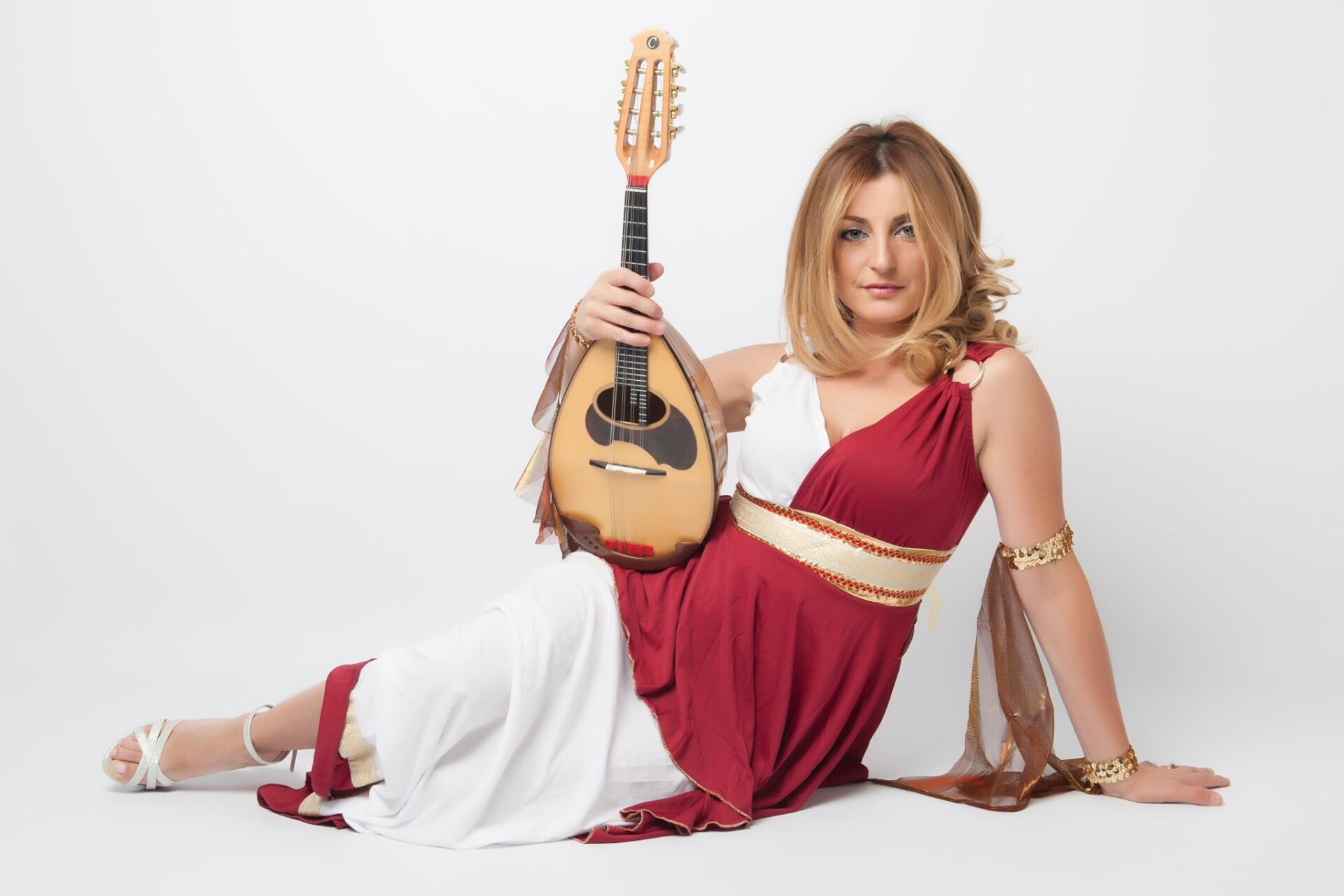 Alessia Moio canta nel Chiostro di San Domenico Maggiore