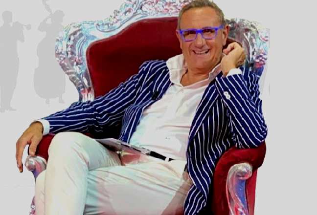 Gino Rivieccio arriva all' Augusteo con Rimettetevi Comodi