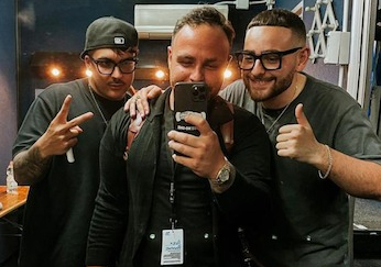 Alex Pennino, da fan a regista del tour di Geolier