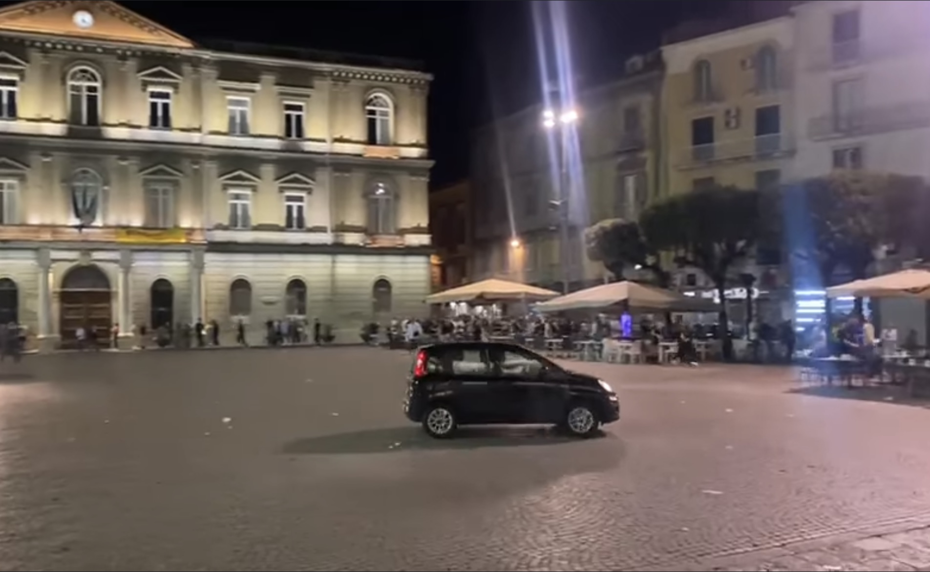 Nola, litiga con la fidanzata e investe 7 ragazzi: arrestato