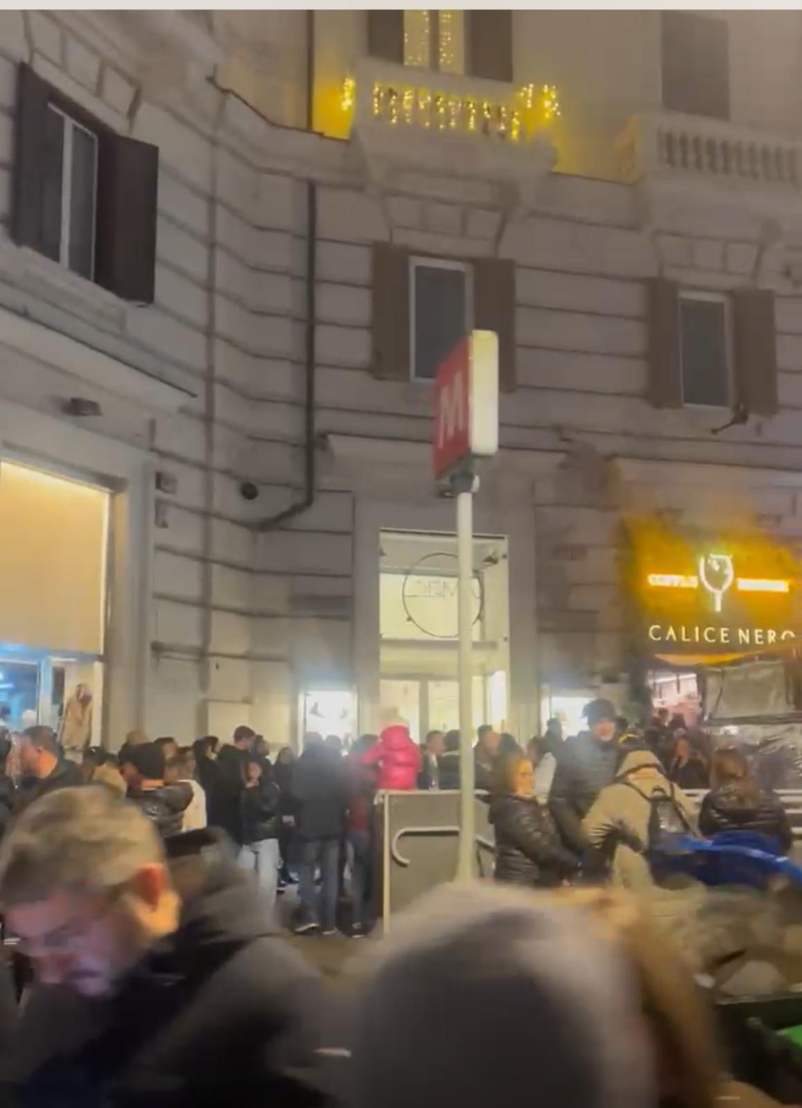 Traffico in tilt al Vomero per l’apertura del pop up store del dolce ...